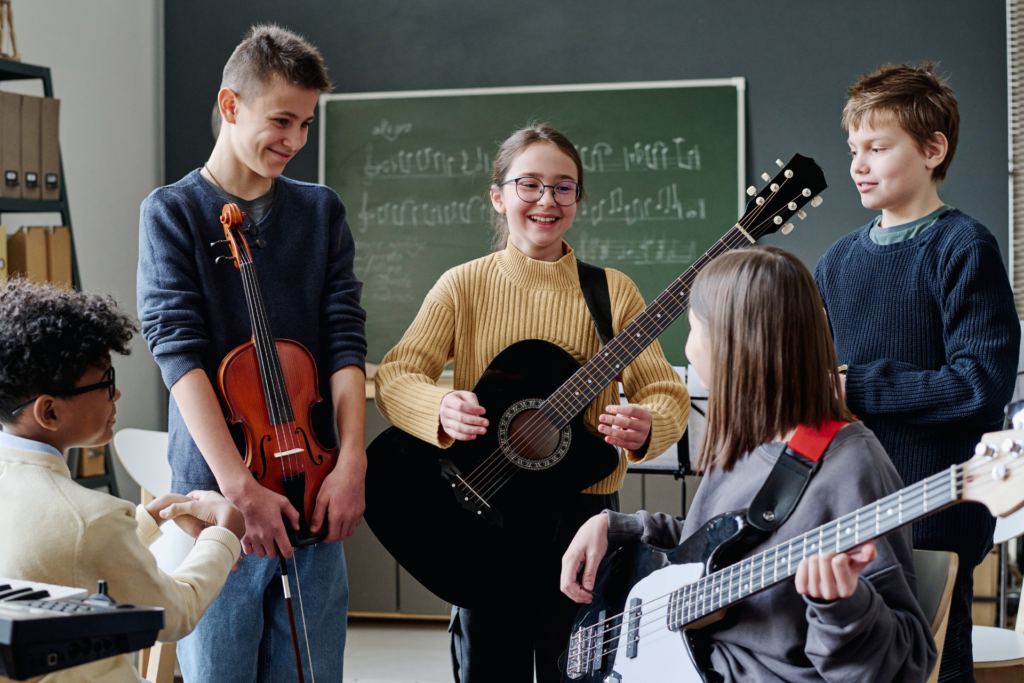 Guitar Classes in Mumbai | Expert Guitar Teachers in Mumbai: DEY’Z ...